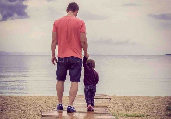 Un petit garçon passe 3 minutes à dire à son père qu'il l'aime et la ...