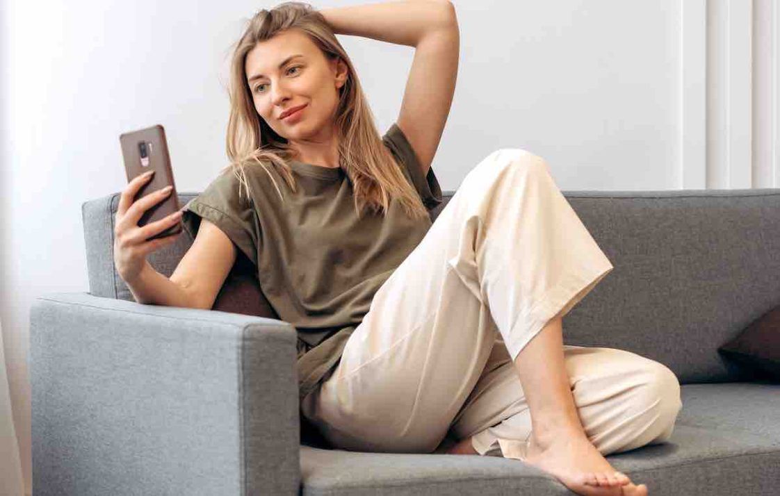 La magie d’être une femme après 40 ans. Elle révèle toute sa splendeur