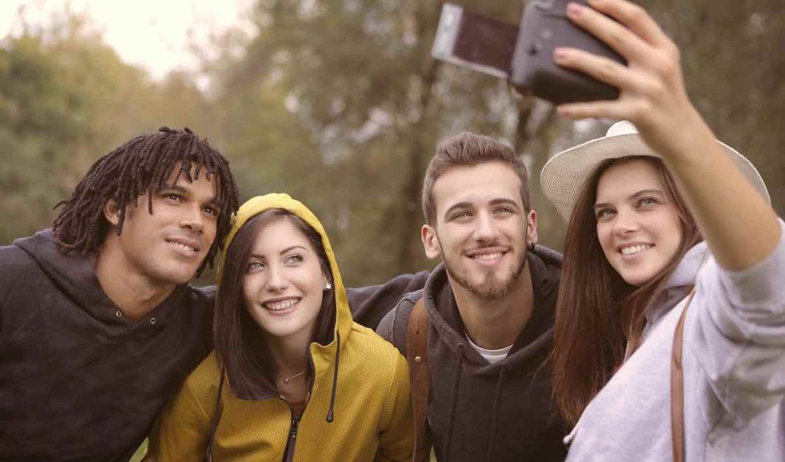 Voici 5 raisons qui expliquent pourquoi les amis sont la famille que l ...